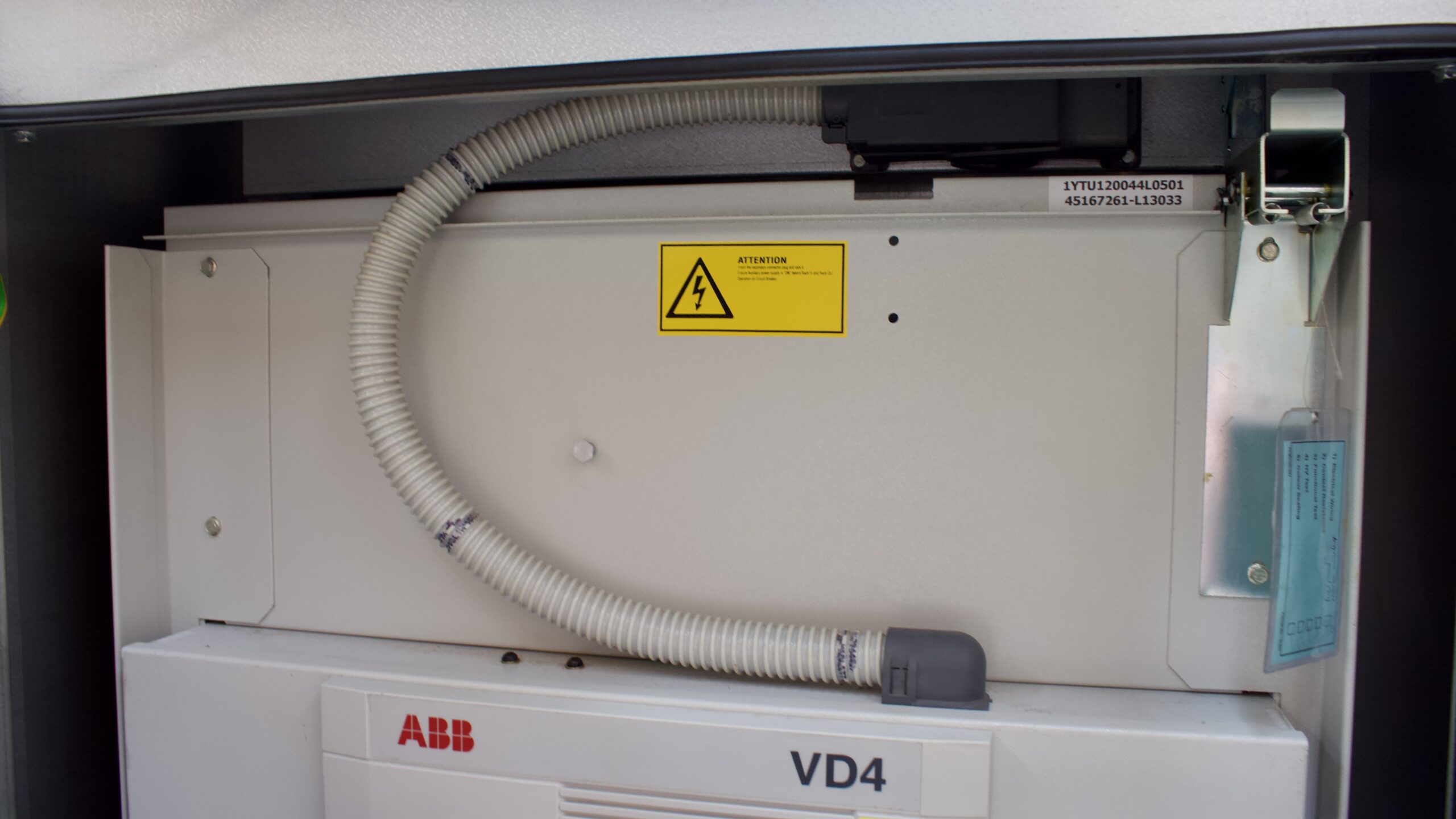 Switchgear Circuit Breakers: When to Use Fixed vs. Withdrawable Types ...